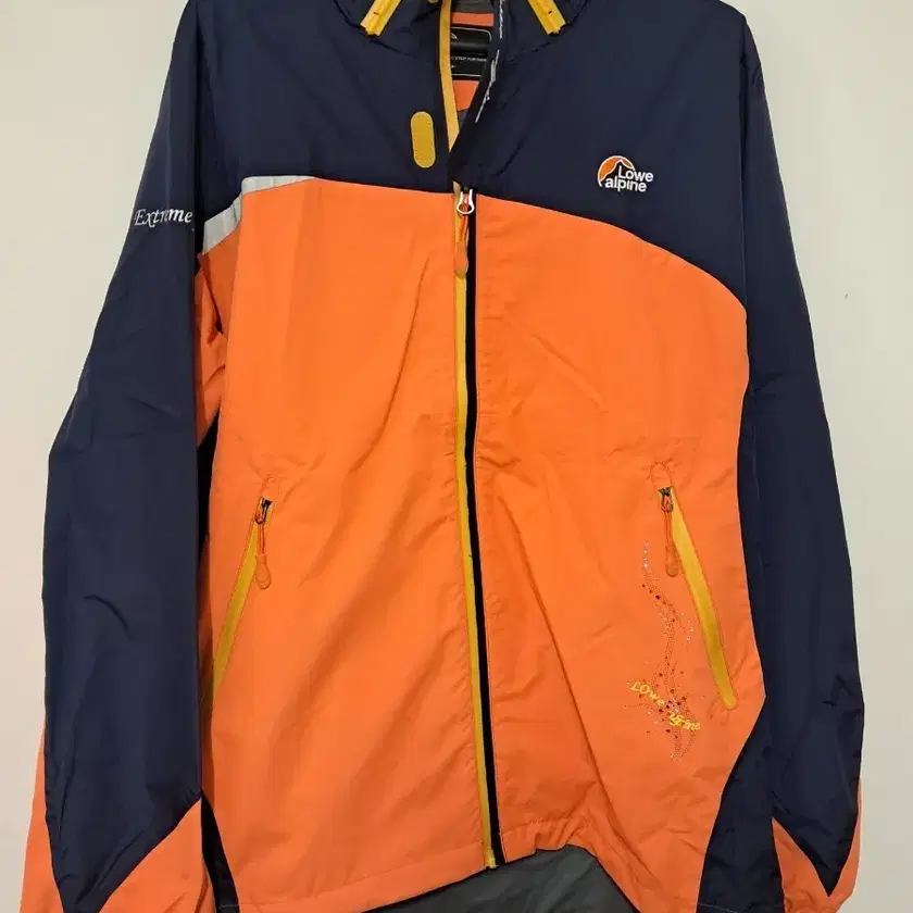 Lowe Alpine windbreaker orange navy 100 on Bunjang Global Site.