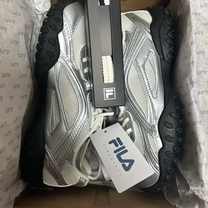 FILA | 휠라 Fila Echape Silver Moon 240 New Product on Bunjang Global Site.