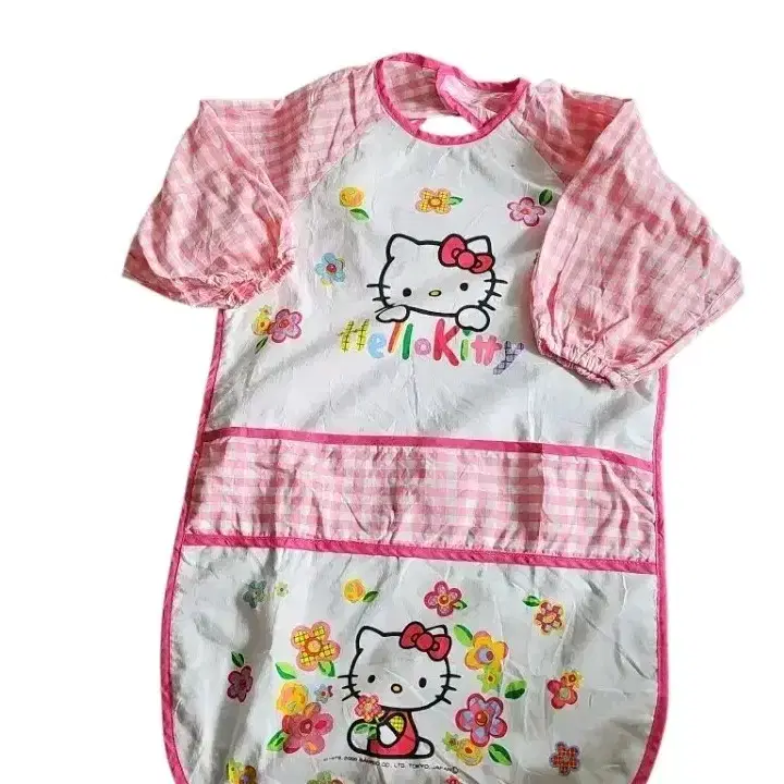 Hello Kitty Wearable Bib 90 on Bunjang Global Site.
