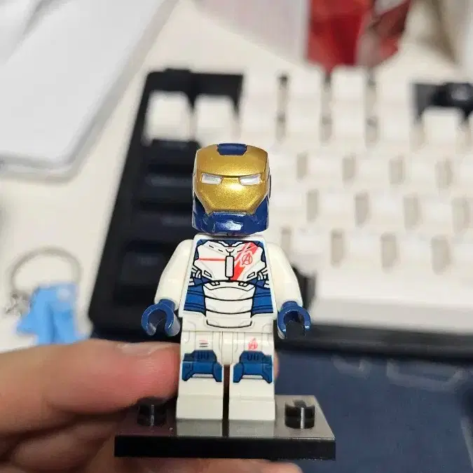 LEGO | 레고 Lego Iron Legion Genuine Figure on Bunjang Global Site.