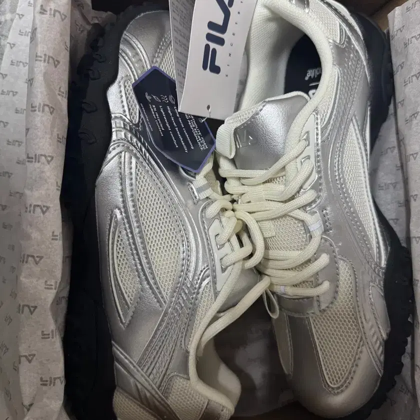 FILA | 휠라 Fila Eshappe 240 New Product #휠라,#휠라에샤페 on Bunjang Global Site.