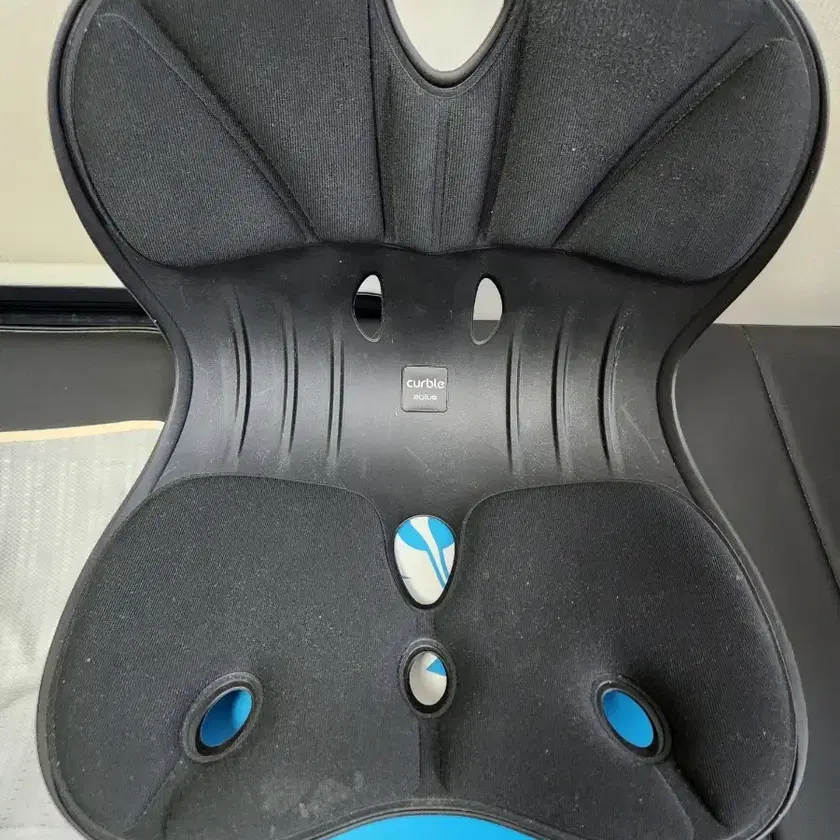Curble Chair Posture Corrector Chair #커블체어 on Bunjang Global Site.