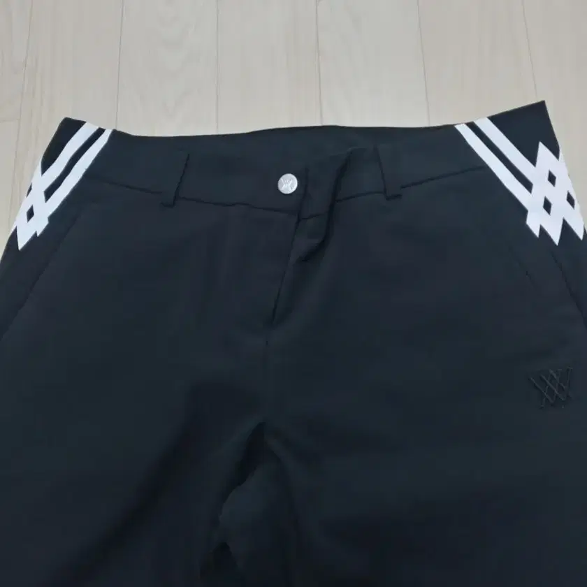 WAAC | 왁 WAAC Black Women's Golf Pants on Bunjang Global Site.