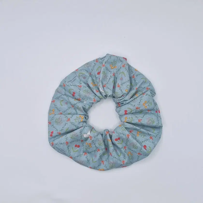 [Handmade] Small floral pattern rabbit scrunchie on Bunjang Global Site.