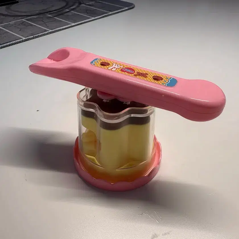 Pink pudding feeding toy on Bunjang Global Site.