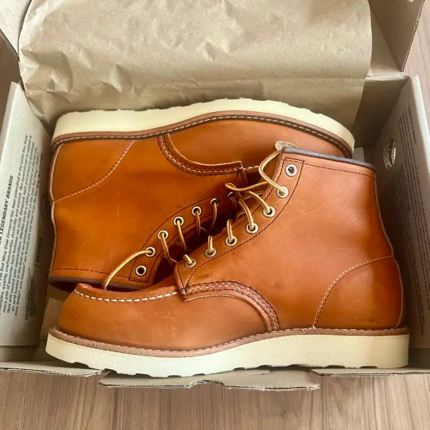 Red Wing Moc Toe 875 Oro Legacy on Bunjang Global Site.