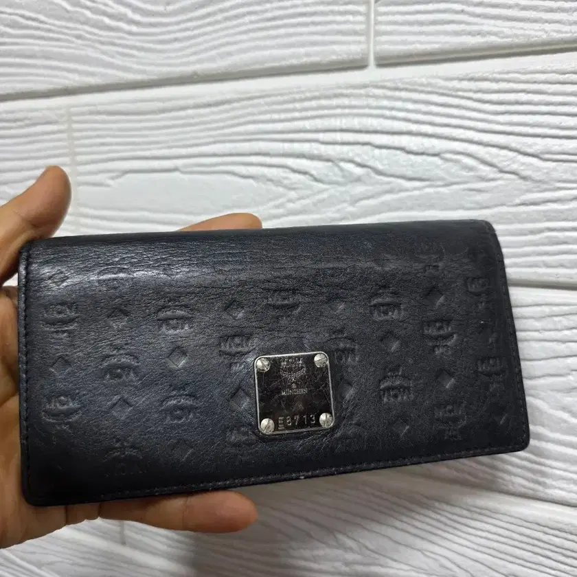 MCM | 엠씨엠 Authentic Mcm Long Wallet on Bunjang Global Site.