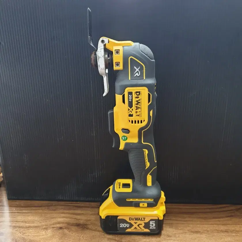 DEWALT | 디월트 Dewalt dcs356 multi-cutter with battery on Bunjang Global ...