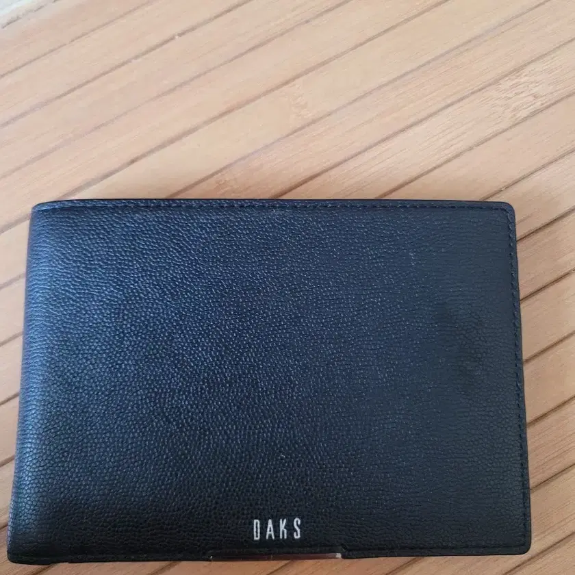 DAKS | 닥스 Daks bifold wallet on Bunjang Global Site.