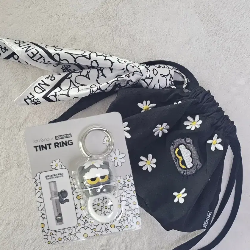 In-stock sealed)) Joa Pouch, Tinturing Joan Friends Olive Young Rom&nd ...