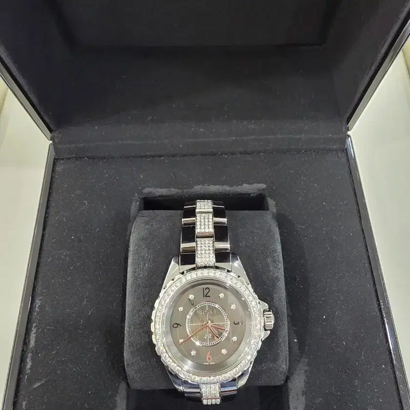 Chanel Ceramic Dia Watch Authentic on Bunjang Global Site.
