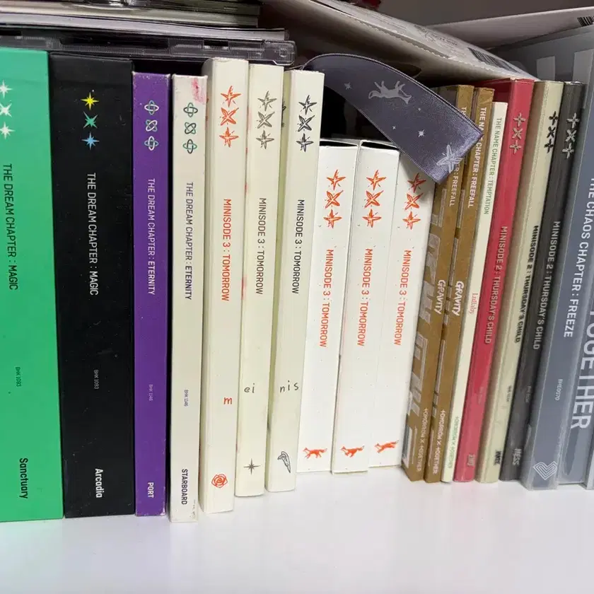 TOMORROW X TOGETHER | 투모로우바이투게더 TXT unsealed albums bulk sell #투모로우바이 ...