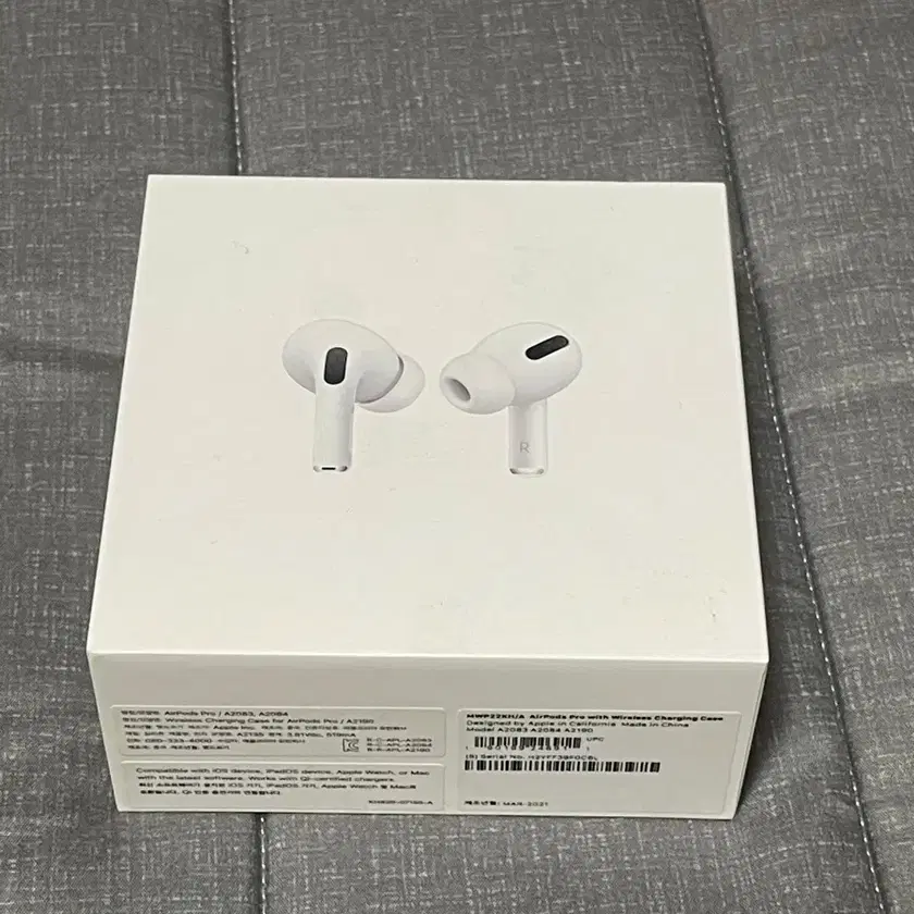 APPLE | 애플 AirPods Pro 1st Generation (Full Box) on Bunjang Global Site.