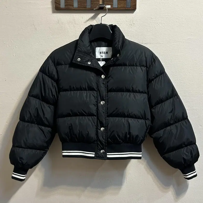 MSGM | msgm MSGM Cropped Down Padded Jacket #MSGM패딩,#크롭자켓,#다운자켓,#겨울패딩,#패션아이템 on Bunjang Global Site.
