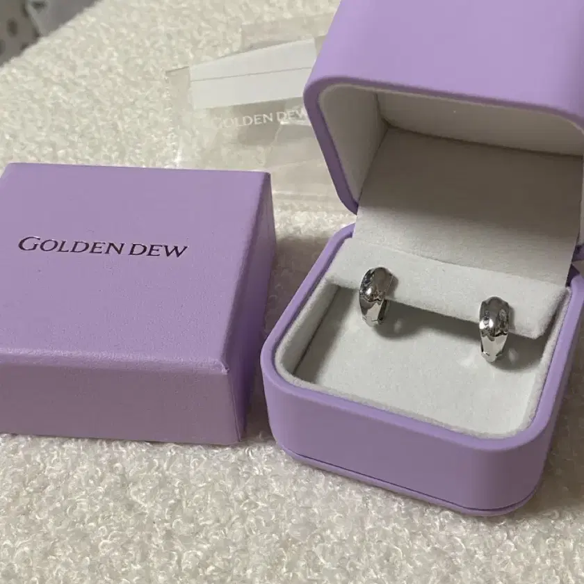 GOLDEN DEW | 골든듀 Golden Dew 18k Belle Earrings White Gold on Bunjang ...