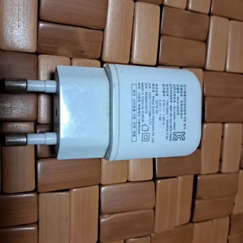 Genuine Charger MCS-H06KR 9V/5V Dual on Bunjang Global Site.