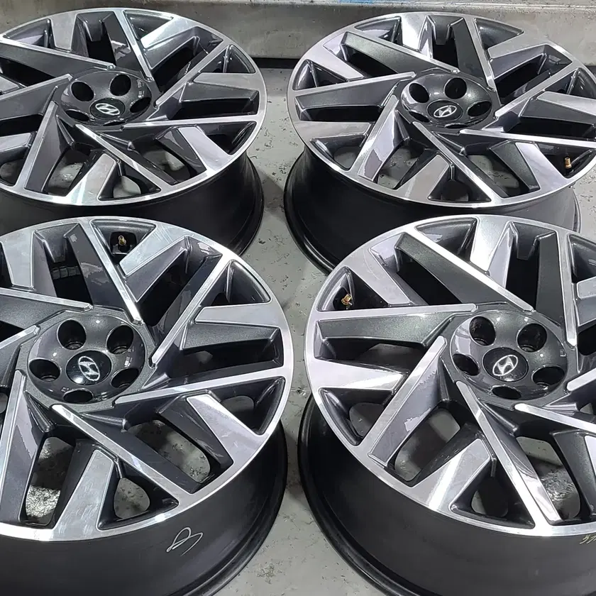 The New Santa Fe Calligraphy 20-inch Genuine Wheel Trade-in Sell ...
