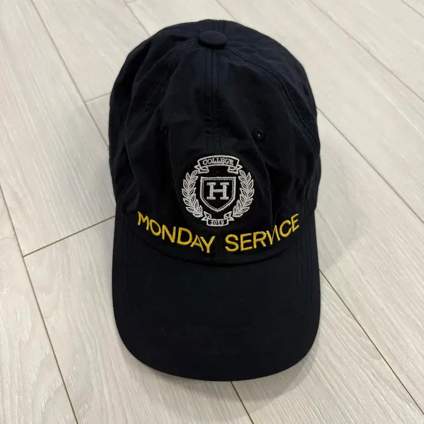 Black ball cap Monday Service embroidered hat on Bunjang Global Site.