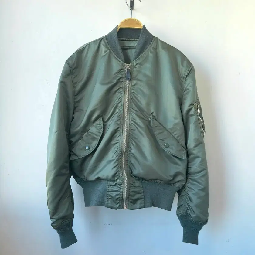 L2B US Army 1979. Deadstock #l2b,#ma1,#항공점퍼,#밀리터리 on Bunjang Global Site.