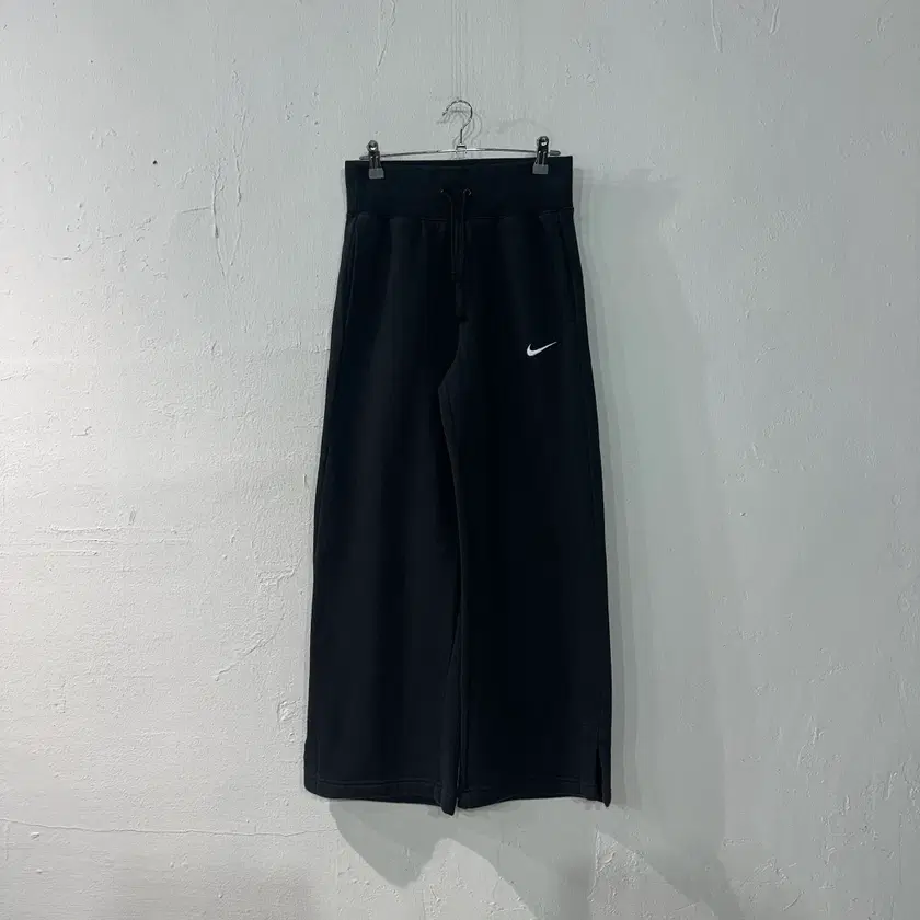 NIKE | 나이키 Nike Women's Wide Training Pants, Women's M #나이키여성팬츠,#나이키일자핏 ...