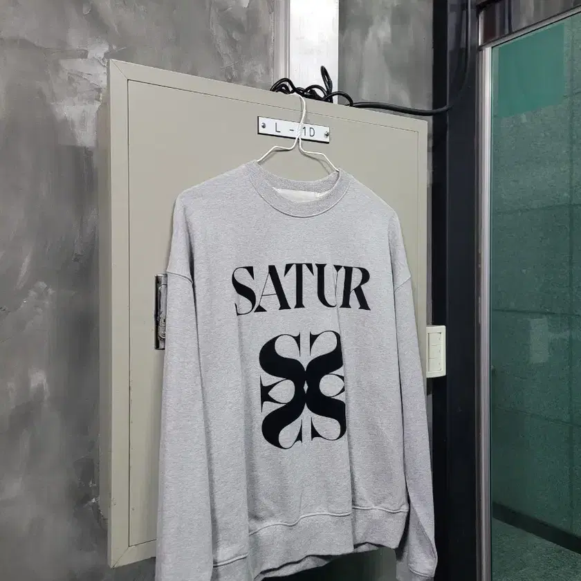 SATUR | 세터 Satur Classic Logo Sweatshirt M95-2XL110 on Bunjang Global Site.