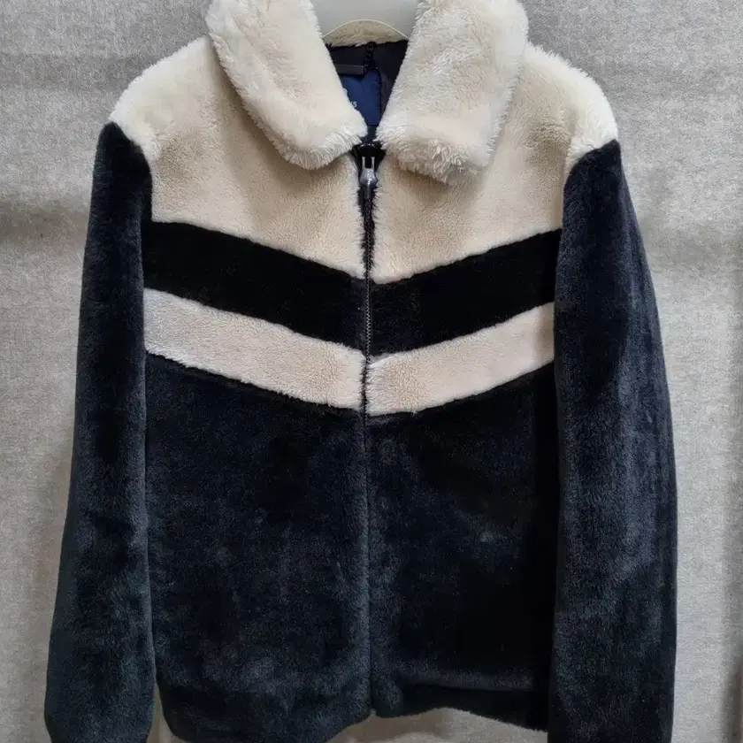 Women's 90 Hazzys Golf Wear Ecco Fur Jacket on Bunjang Global Site.