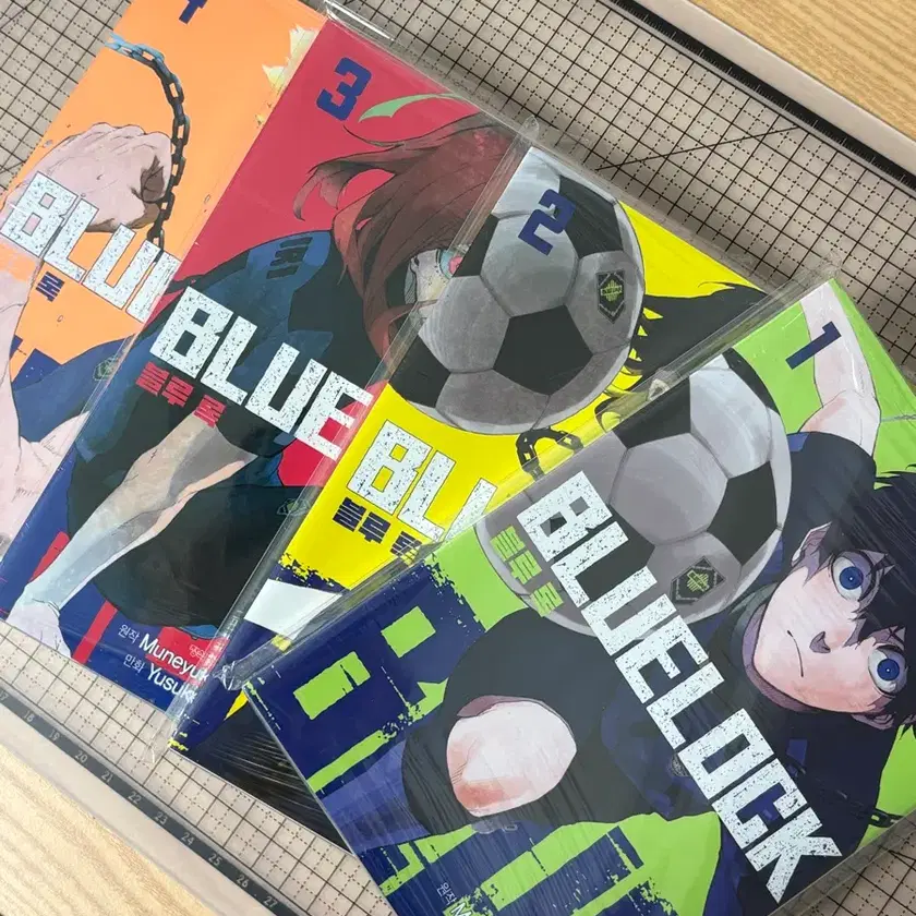 BLUELOCK | 블루록 Bluelock Vol. 1-4 #블루록,#블루록만화책,#만화책 on Bunjang Global Site.