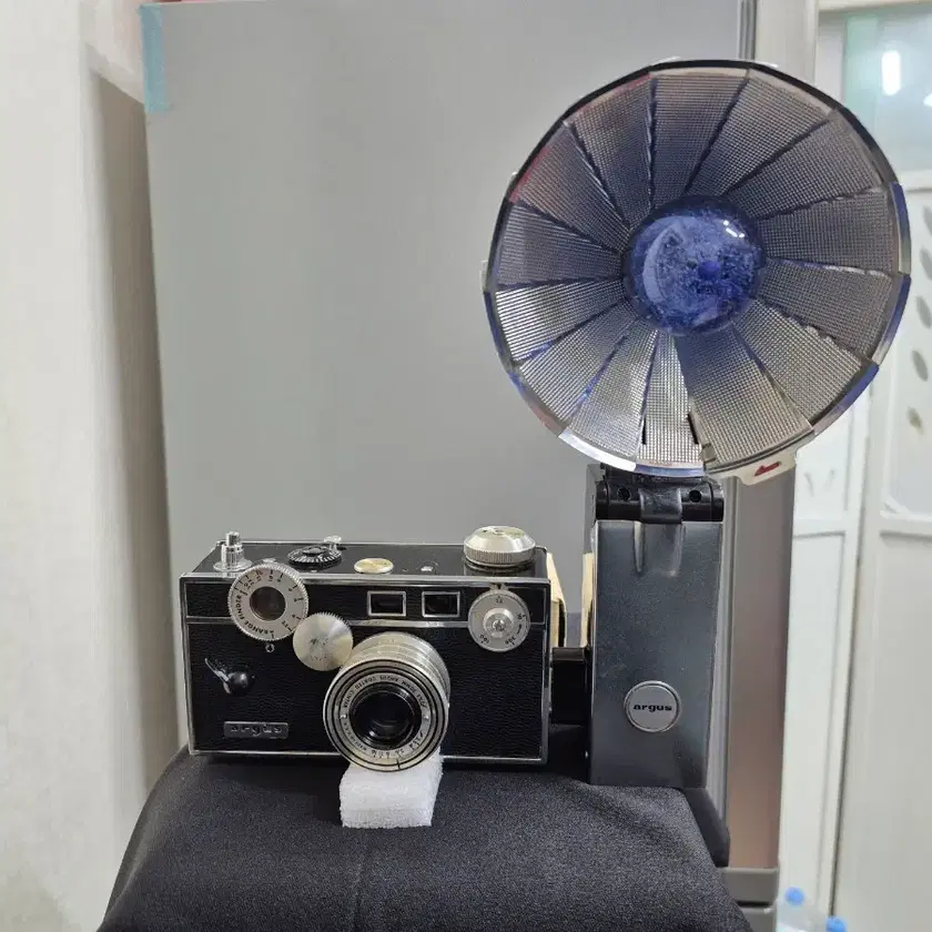 Antique/Vintage American Argus C3 35mm Brick Camera and Flash #ArgusC3 ...