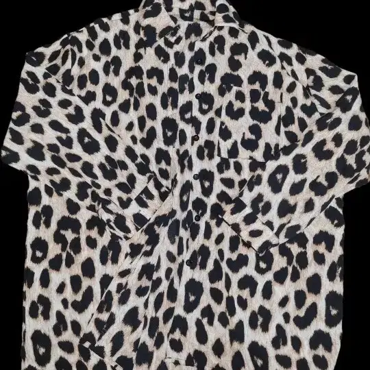 Gyaru Leopard Shirt Animal Print Layering on Bunjang Global Site.