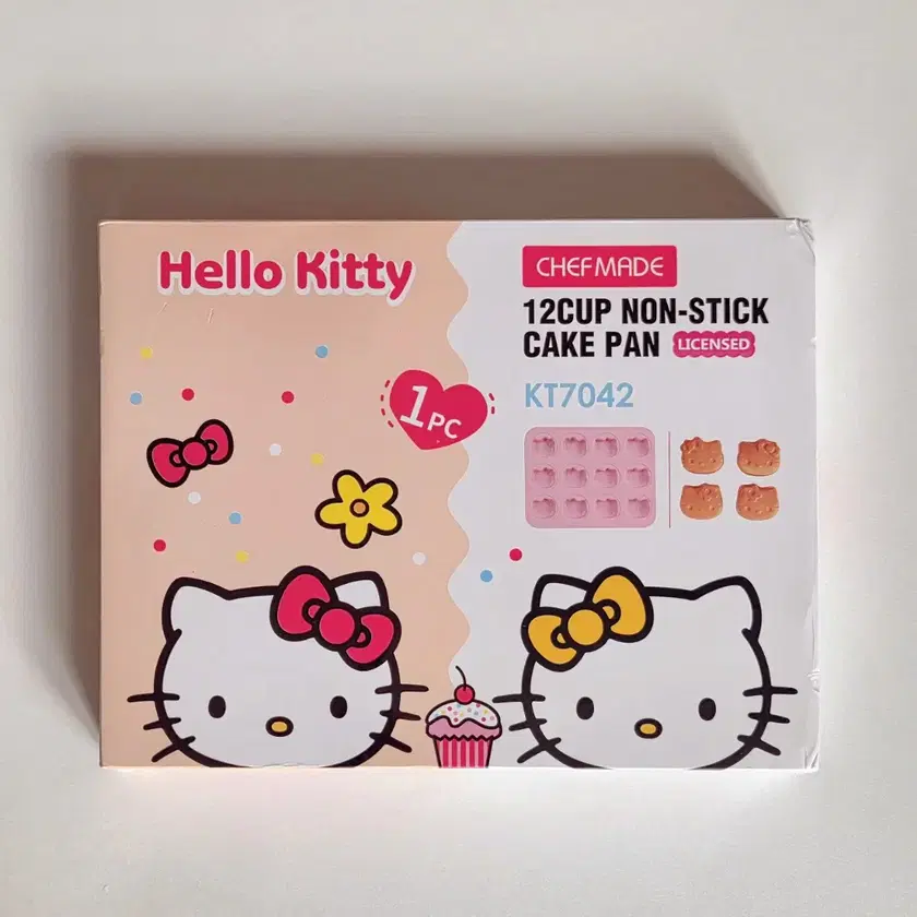 Chefmade Hello Kitty 12-cup Madeleine Pan (New Product) on Bunjang ...