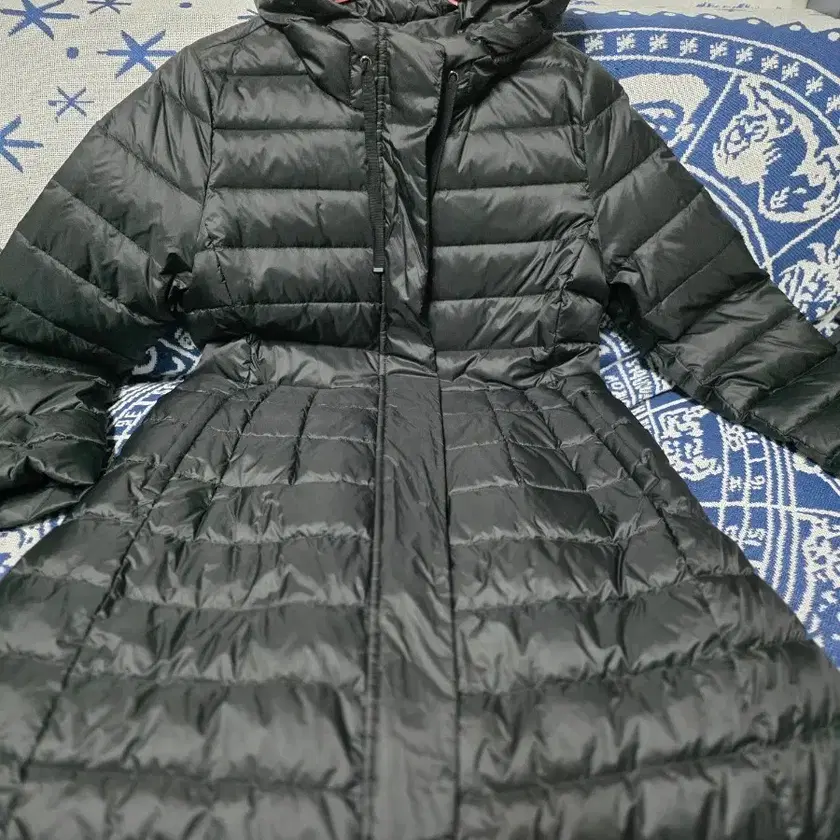 Gstudio Black Hooded Long Padding Jumper on Bunjang Global Site.