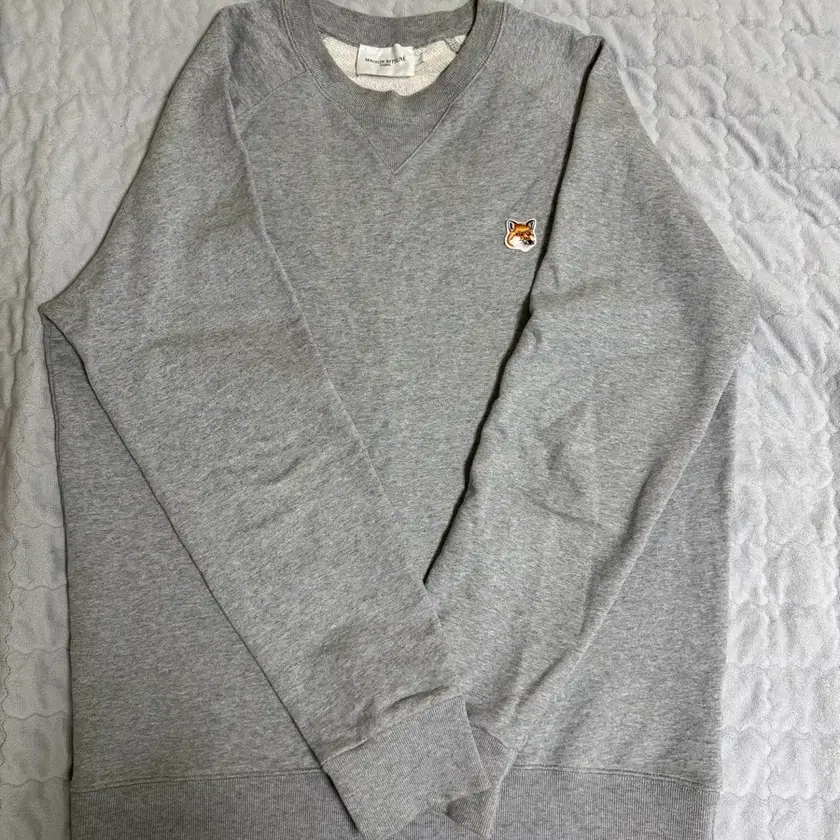 MAISON KITSUNE | 메종키츠네 Maison Kitsuné sweatshirt L on Bunjang Global Site.