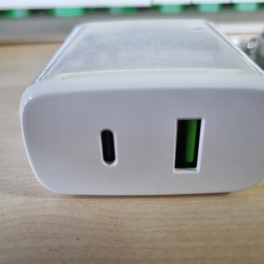 PD PPS 45W 2-Port Ultra-Fast Charger on Bunjang Global Site.