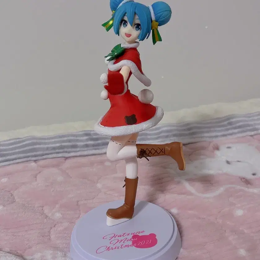 Vocaloid Hatsune Miku Miku Christmas Santa beautiful girl figure on ...