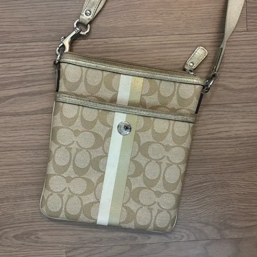 COACH | 코치 Coach Mini Crossbody Bag on Bunjang Global Site.