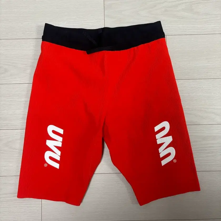 (S)UVU chicago uvu chicago Tights Red #UVU,#유브유,#타이즈,#uvu타이즈 on Bunjang ...