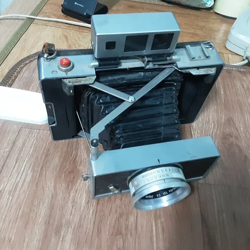 Polaroid 180 Camera on Bunjang Global Site.
