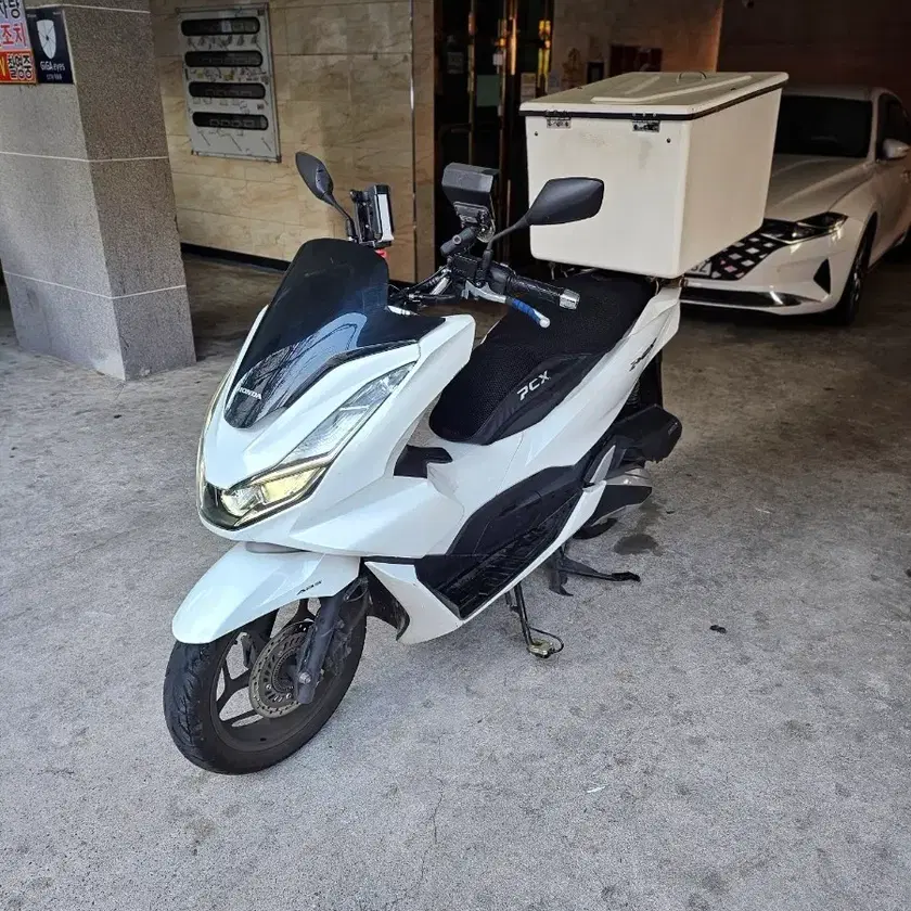 Honda) Selling a 2022 PCX ASB in excellent condition, meticulously ...