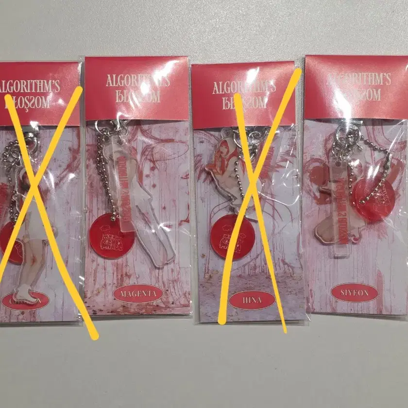 QWER | 큐더블유이알 QWER acrylic key ring #QWER,#QWER키링 on Bunjang Global Site.