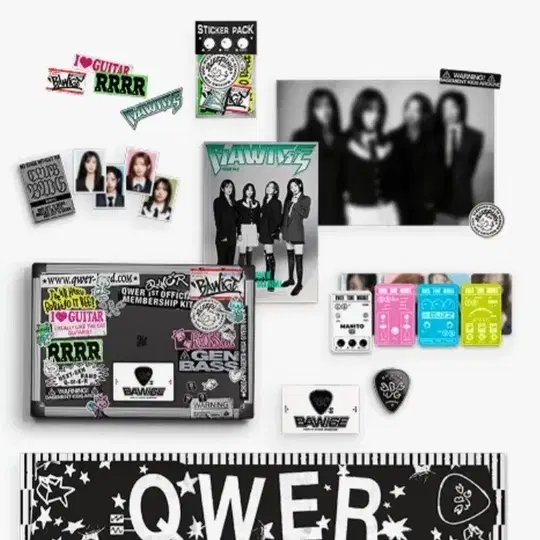 QWER | 큐더블유이알 QWER 1st Membership Kit on Bunjang Global Site.