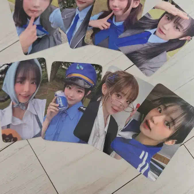 QWER | 큐더블유이알 QWER Woori Bank Tintin photocards 2 sets + poster on ...