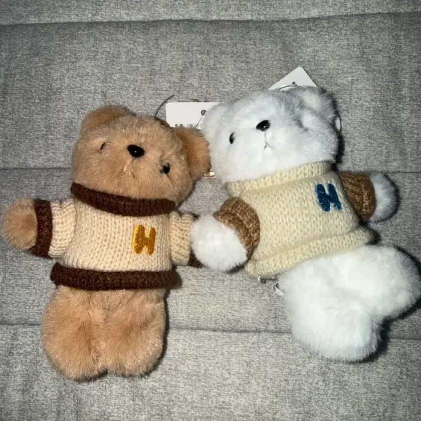 Bear doll key ring set on Bunjang Global Site.