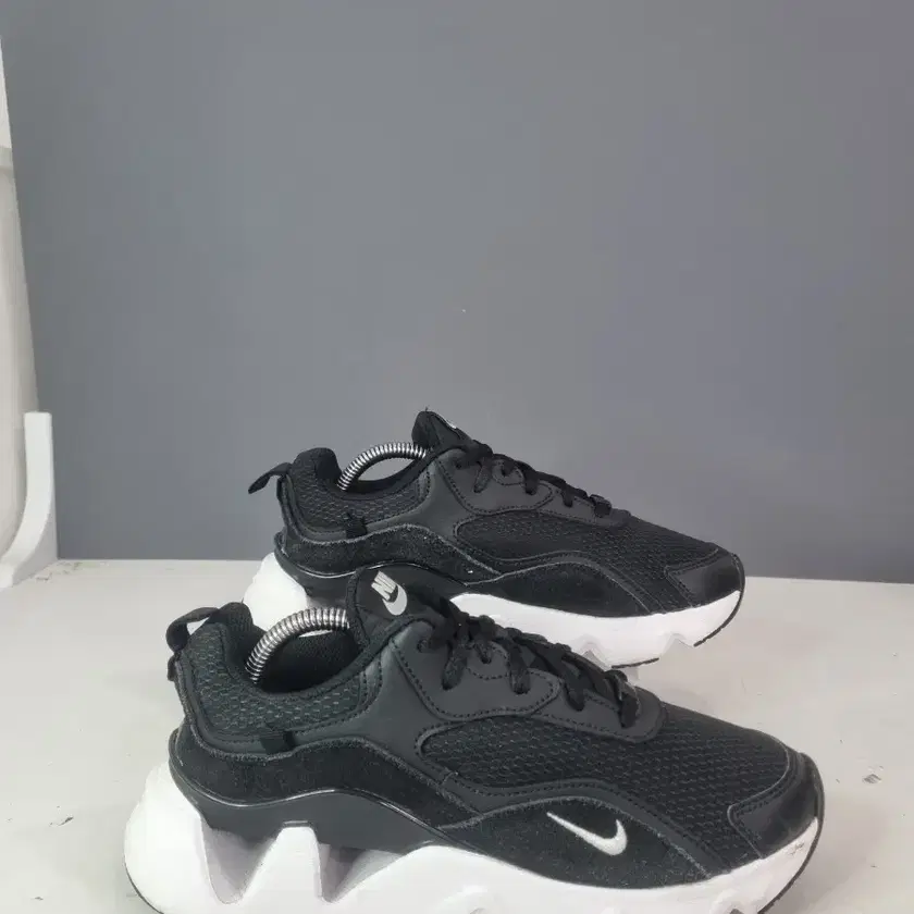 NIKE | 나이키 Hyoja Vintage 245 Nike Riize 365 on Bunjang Global Site.