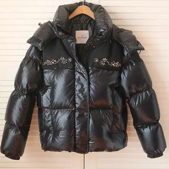 Authentic Moncler Big Logo Padded Jacket #패딩 on Bunjang Global Site.