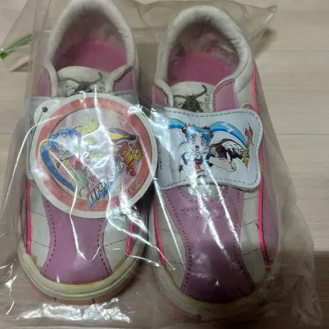 World Cup Magical Angel Ruby Character Sneakers #옛날골동품,#옛날운동화,#추억의운동화 ...