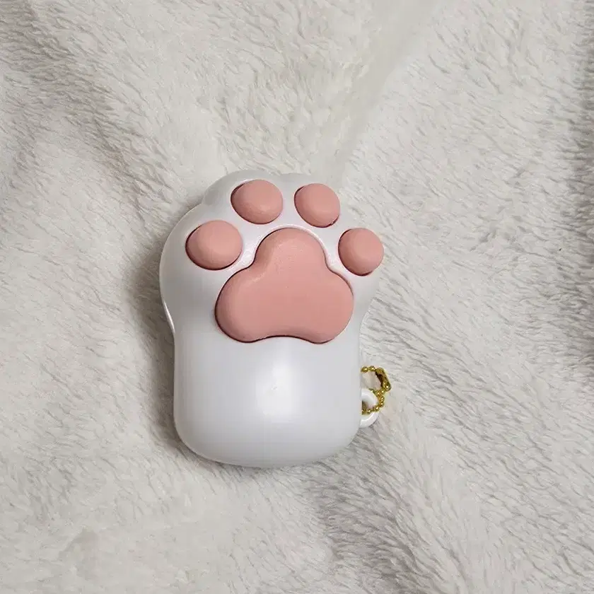Cat Paw Vibration Keychain on Bunjang Global Site.