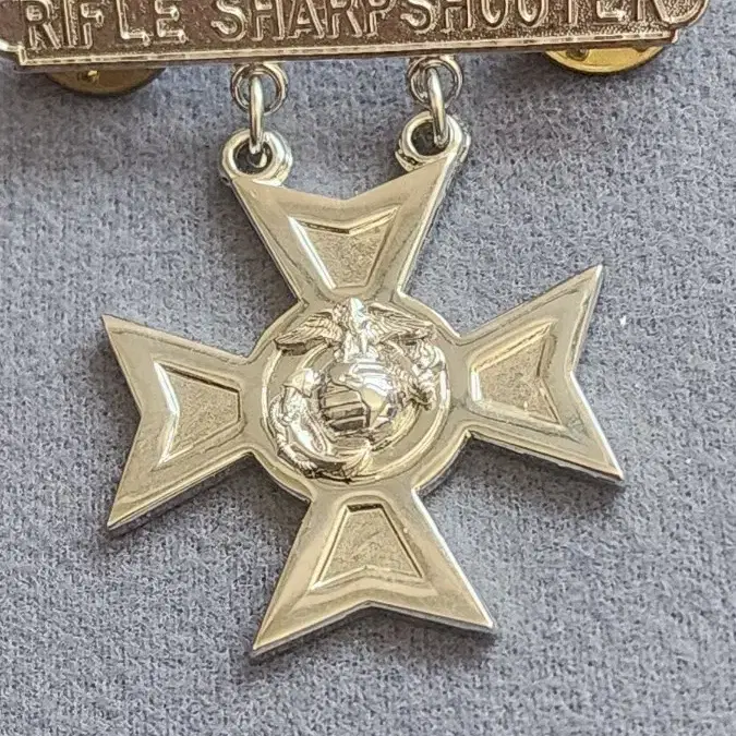 US Marine Corps RIFLE SHARPSHOOTER Badge on Bunjang Global Site.