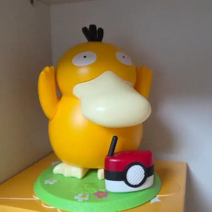 POKÉMON | 포켓몬스터 KFC Pokémon Dancing Golduck Figure on Bunjang Global Site.