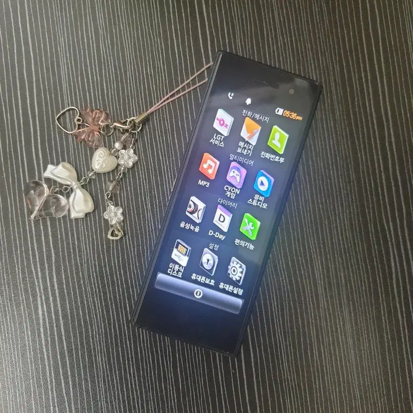 LG Cyon New Chocolate Phone LG-LU6300 Touch Phone on Bunjang Global Site.