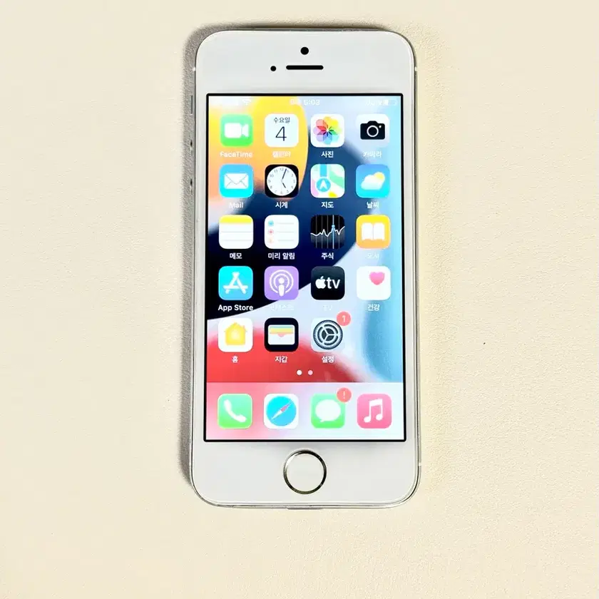 iPhone SE1 64GB Silver on Bunjang Global Site.